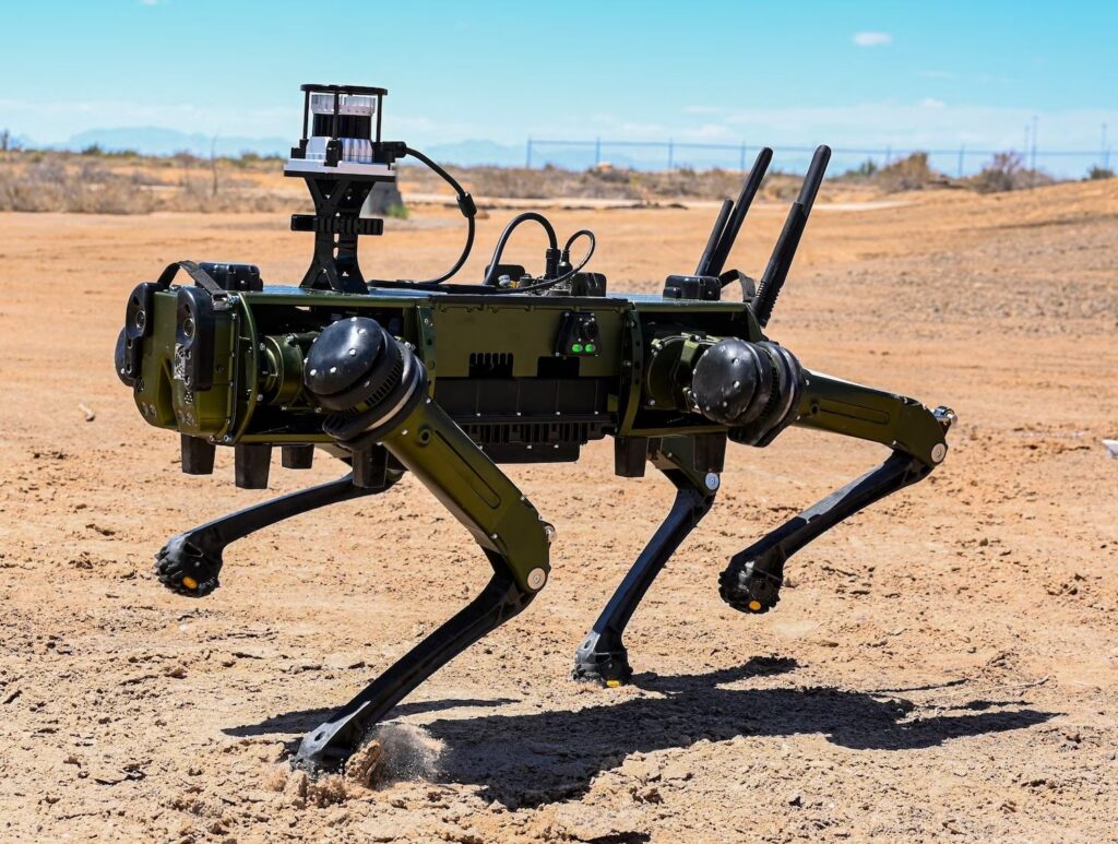 Bojowy robot kroczący Vision 60 z karabinkiem SIG XM7 – MILMAG Bojowy robot kroczący Vision 60 z karabinkiem SIG XM7 – MILMAG
