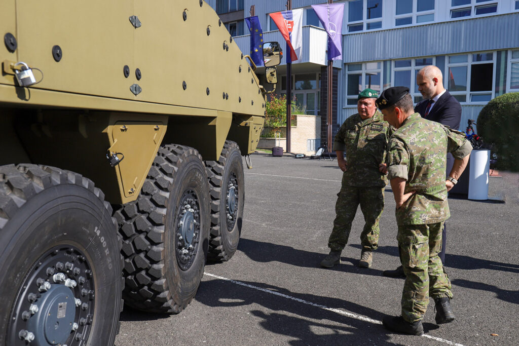 Vydra: Słowacja odebrała pierwszy AMV XP 8x8 – MILMAG