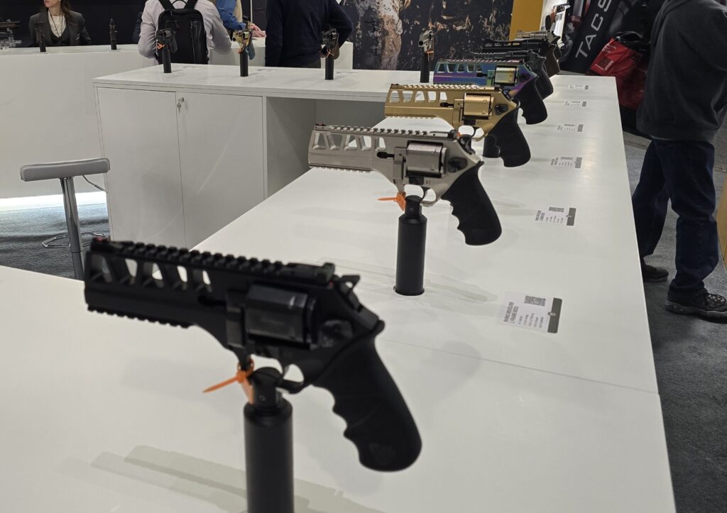 SHOT Show 2026: Chiappa Rhino wkracza w .44 Magnum – MILMAG